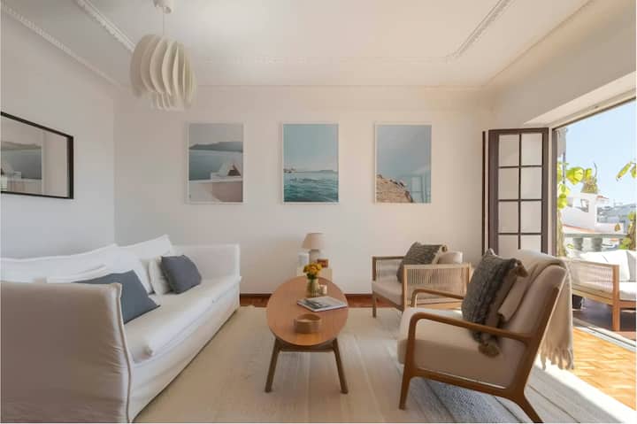 Beautiful 2br Apt With Sea Views - Cascais