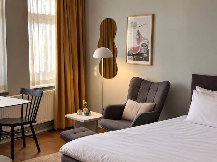 Smaller Pleasant Studio - Pet Friendly - Solna