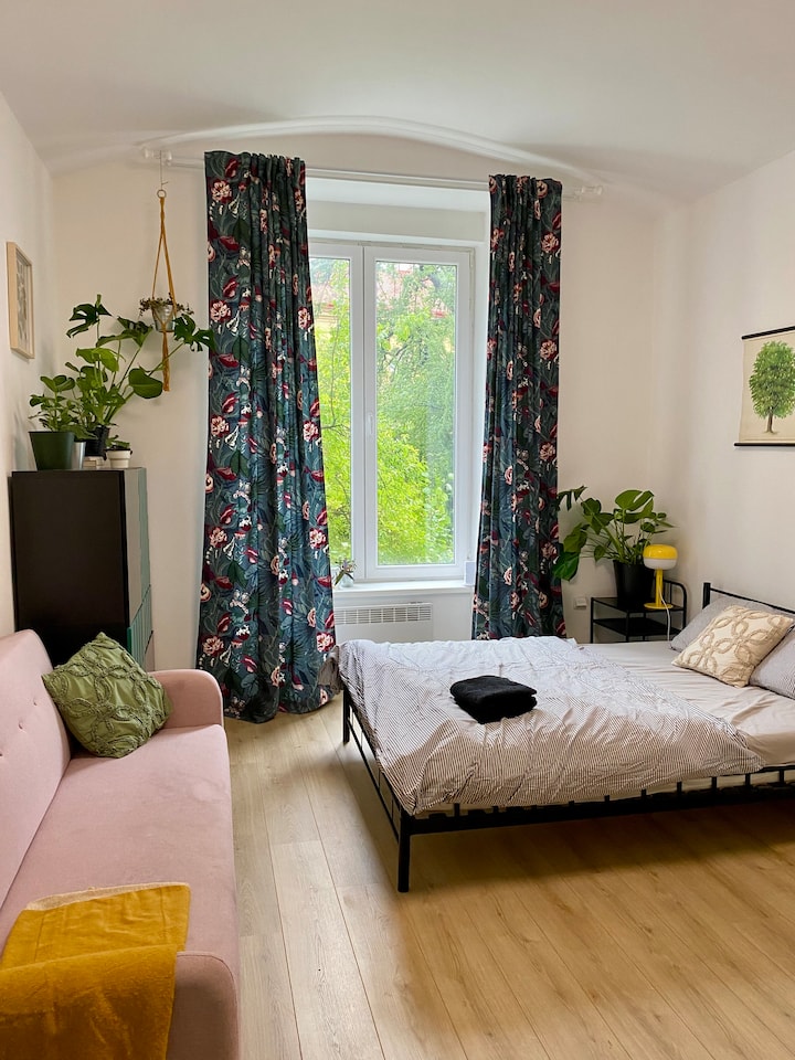 Cute Botanical Flat Near By ŽIžkov Tower - Prague