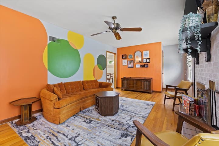 Retro Residence W/path To Pond - Avondale, MO