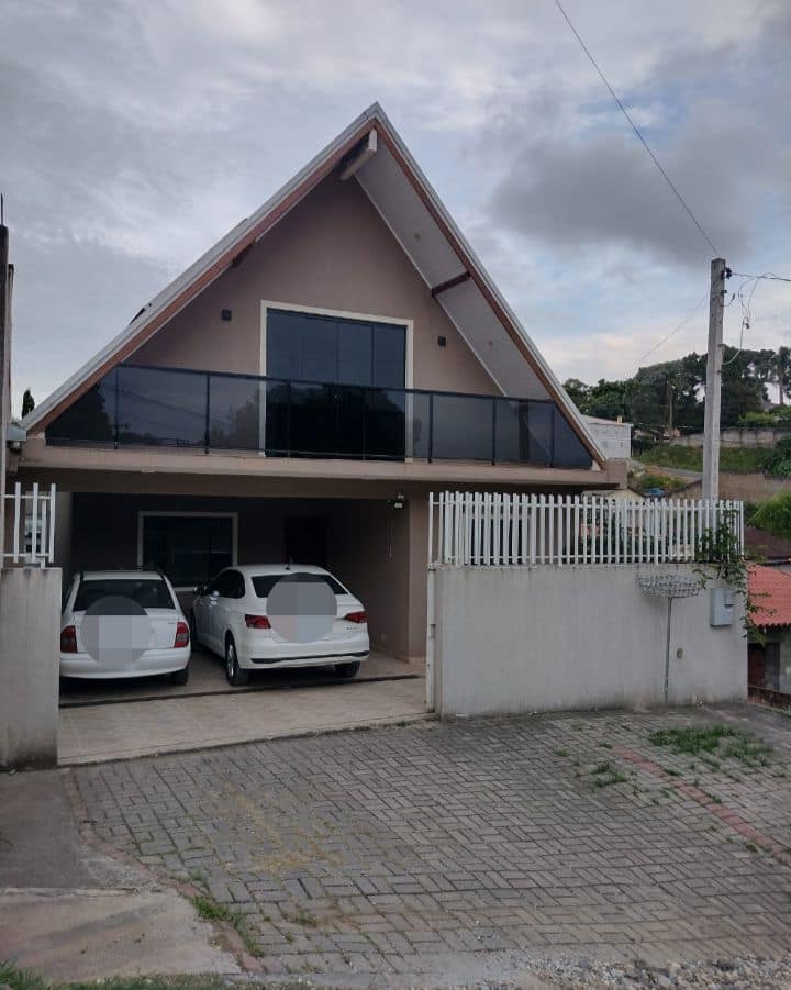 Casa Com Amplo Espaço - Curitiba