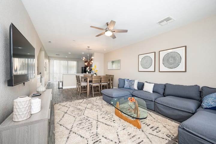 Pet-friendly Resort Townhome Near Universal - Orlando, FL