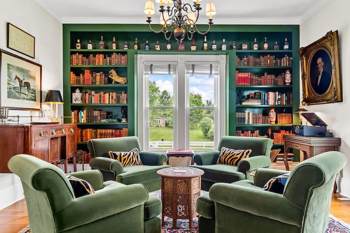 Fairmount Farmhouse - Charming 1905 Modern Home - Mount Washington, KY