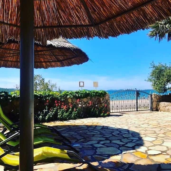 Beachfront Apartmani Meić Pirovac Ap2 - Betina