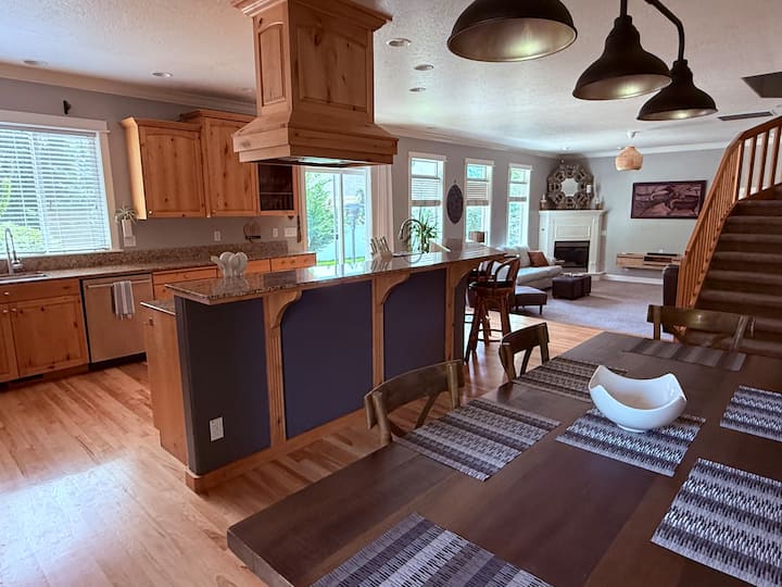 Luxury Retreat • Game Rm • 3 King - Meridian, ID