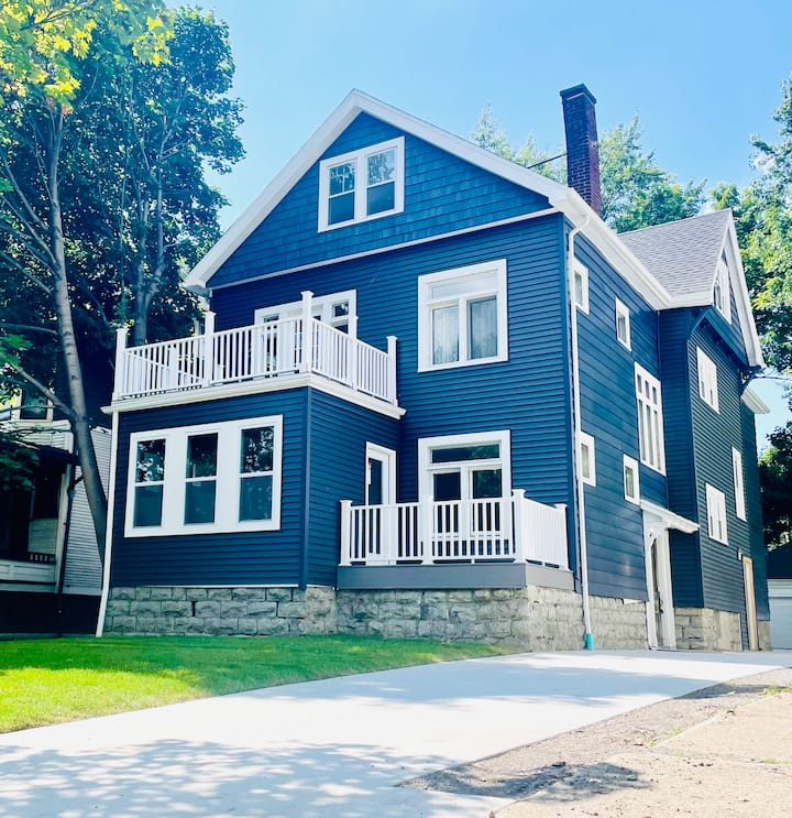 King Bed-driveway Parking-work Space-private Porch - 水牛城