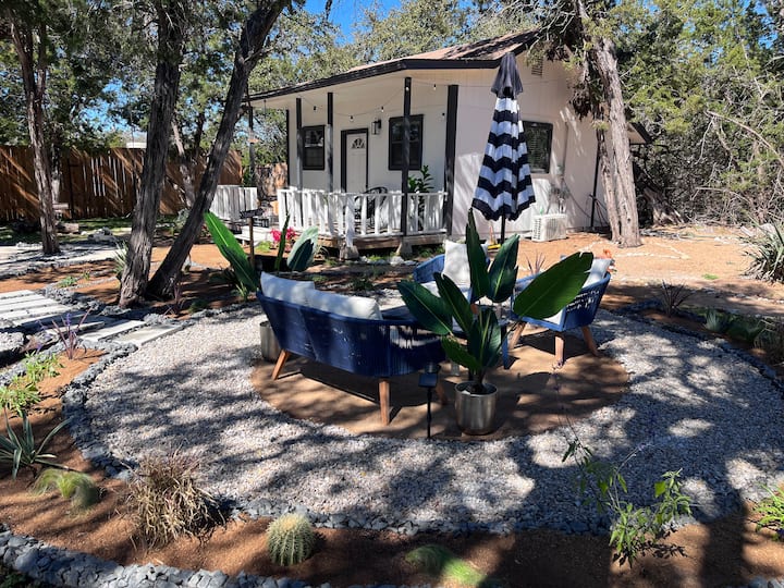 Party @ Mimi's Cabin Outdoor-private. - Georgetown, TX