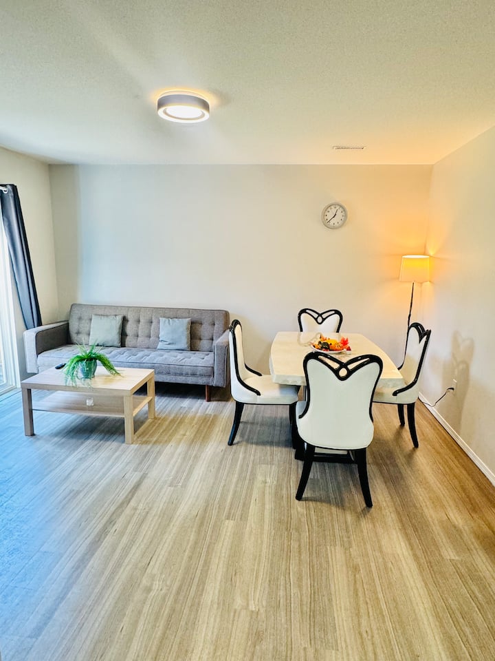Cozy Garden 1 Bedrooms Suite - North Vancouver