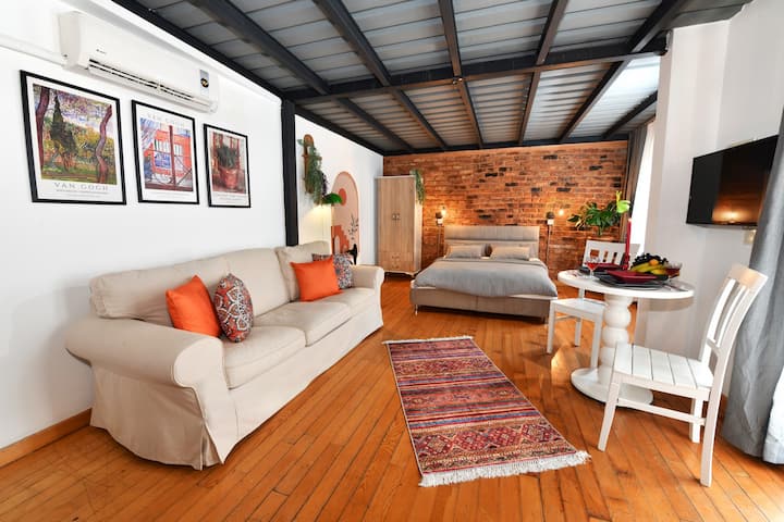 Cute & Retro Home & Balcony & A.c. @Galata - İstanbul