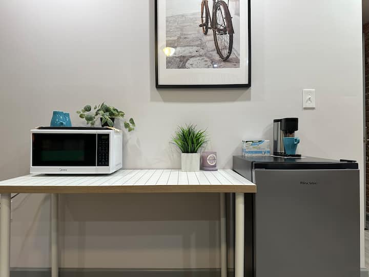 Newly Renovated Centrally Located Aesthetic Studio - Sharswood - Philadelphia