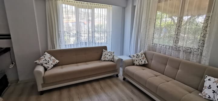 Giriş Kat Verandalı Ve Bahçeli Daire - Gökçeada