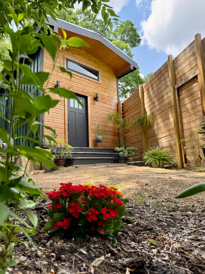 Charming, Private, Central East Austin Retreat - Austin, TX