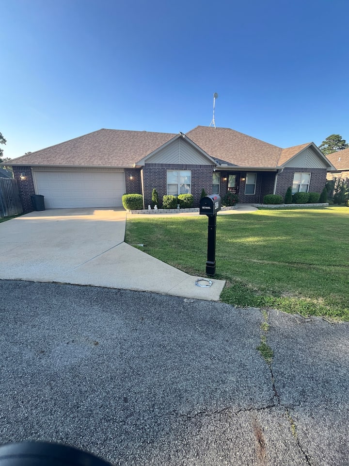 Easy Access For Boats, Large Cul-de-sac Parking - Arkansas