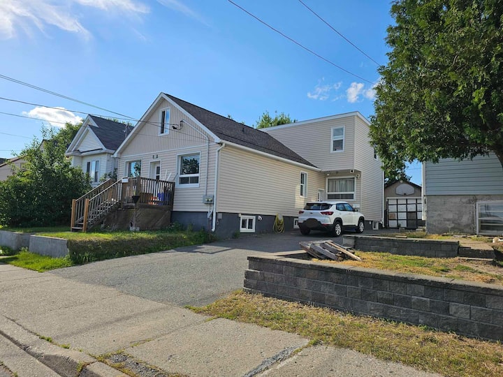 Central 3bed Duplex With Ac. No One Above Or Below - Greater Sudbury