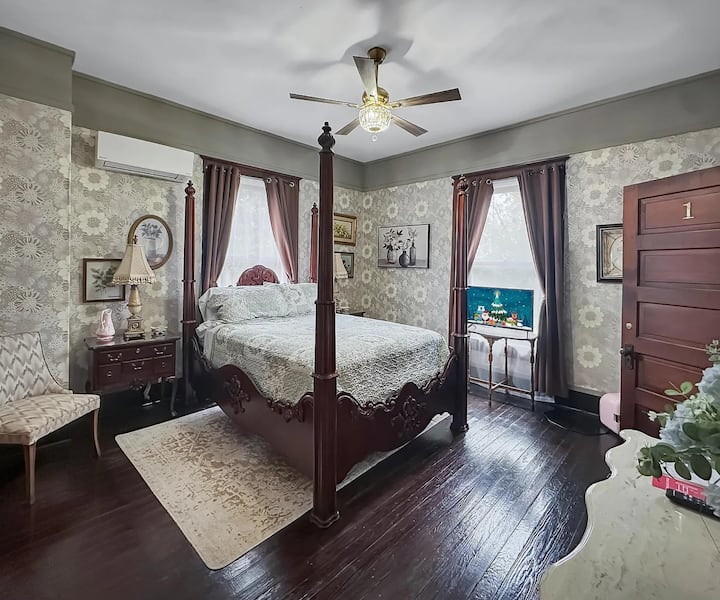 Bouquet Suite Room Rental - Mount Pleasant, TX