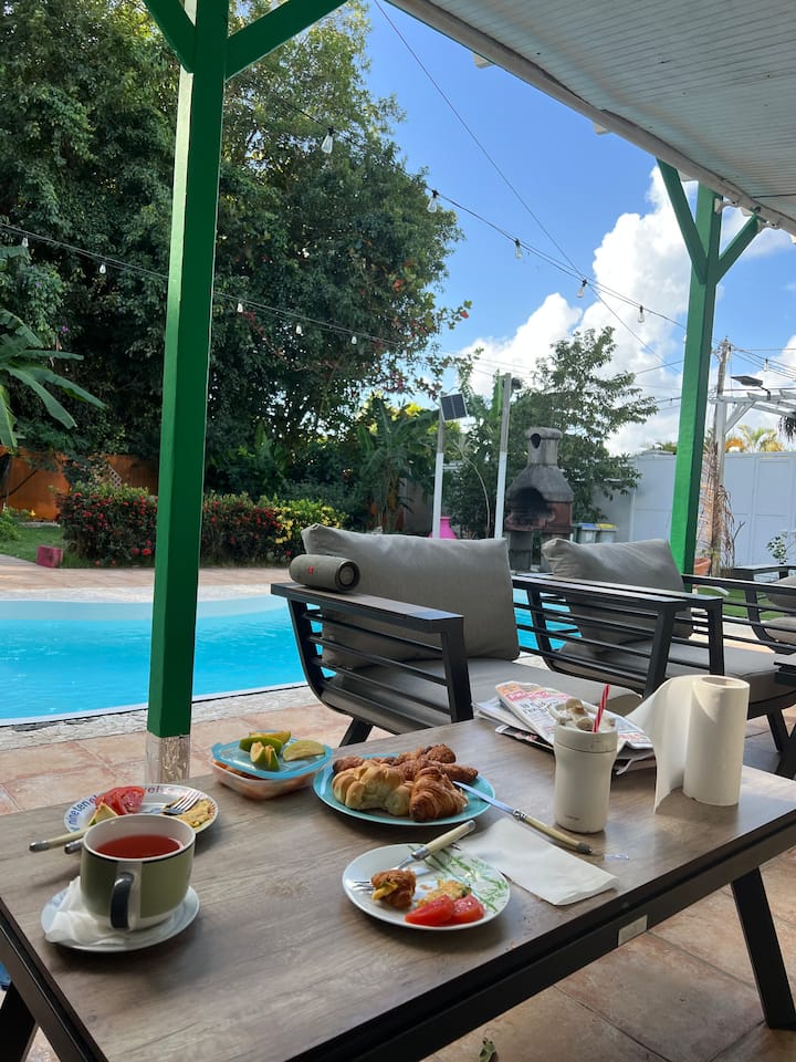 Studio Madras, Vue Piscines - Plage de la Caravelle - Sainte-Anne