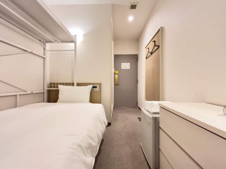 A4677/2 Mins Nippombashi Sta/6 Mins Dotonbori/406 - Osaka, Japan