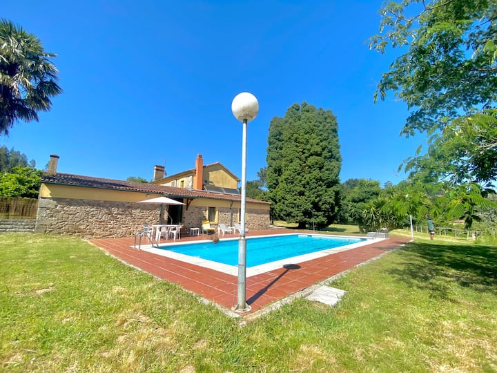 Casa Rústica Con Piscina - Teo