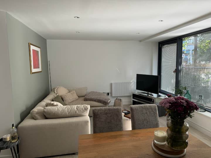 Cosy One Bed 3 Mins To Station - 워킹