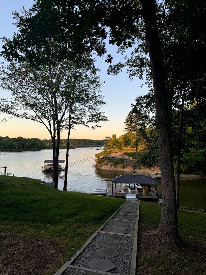 The Lakehouse In Bluestone - Clarksville, VA