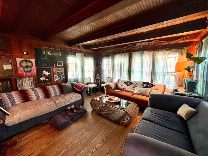 Avocado Bunkhouse! Campy Stay With Local Host - Long Beach Island, NJ