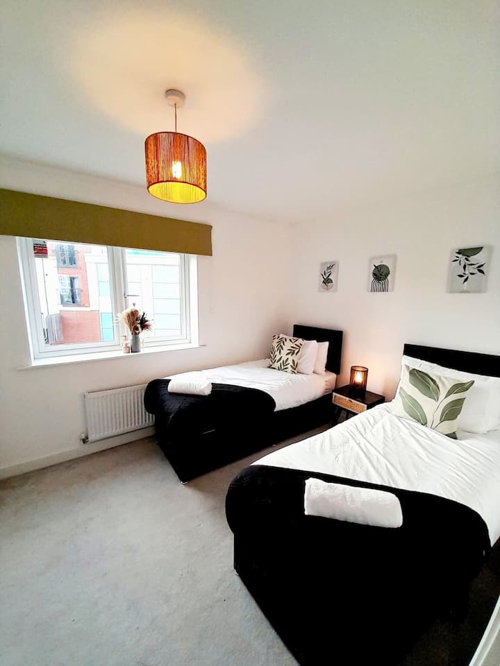 Contractors Stay | Parking | Sleeps 10 | Pets - Solihull