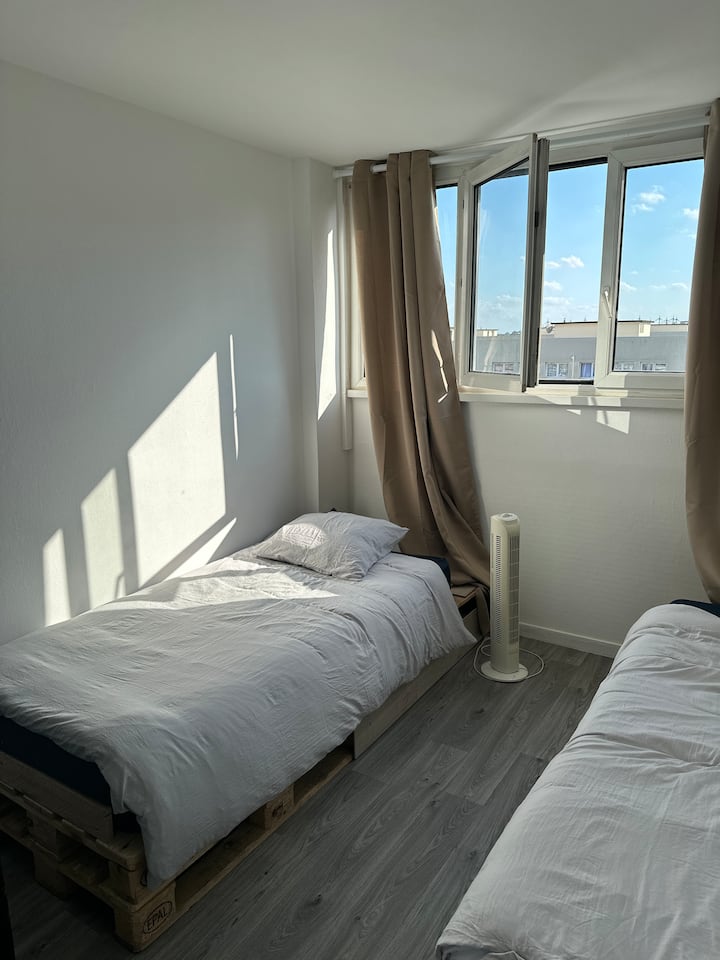 Pour 6 Personnes 80 M*2 - Saint-Denis, France