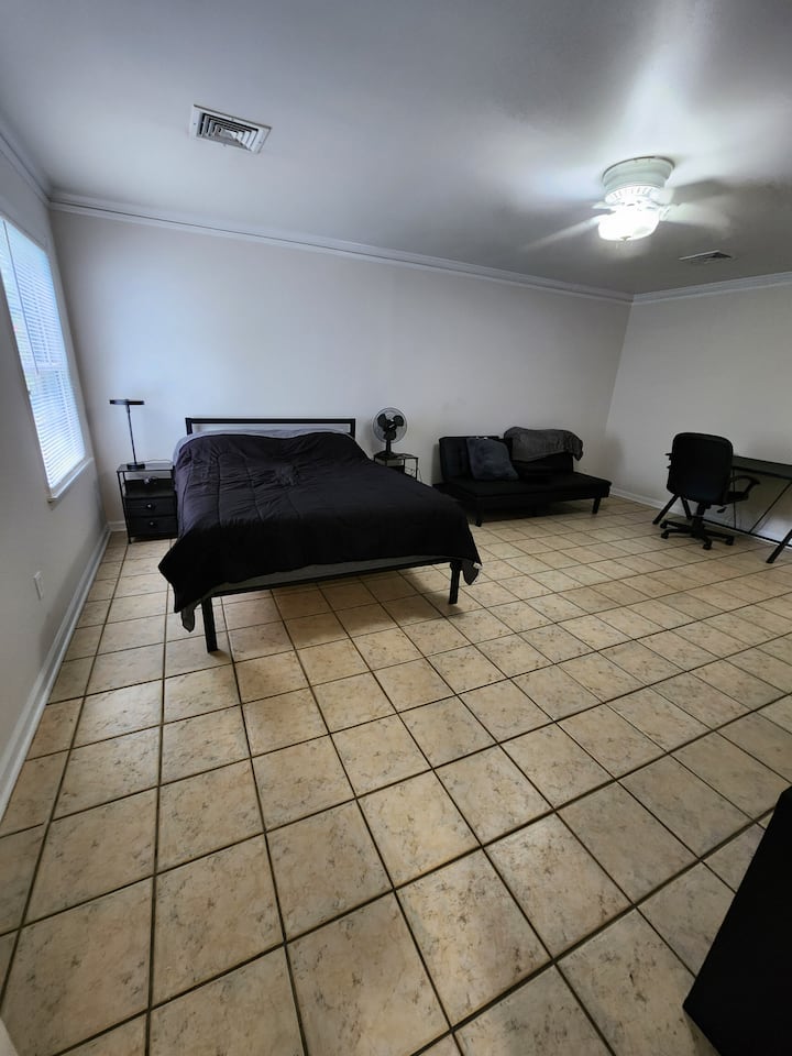 Studio Apartment, Near Baptist Hospital - Memphis, TN