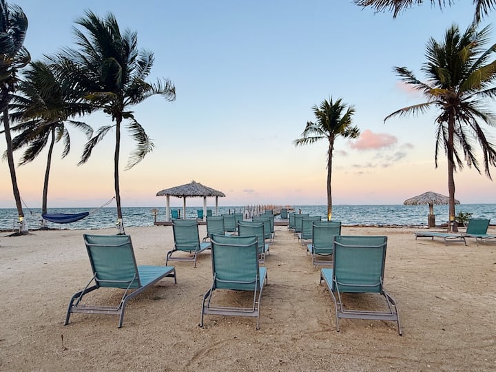 Rare Gem! 3 Units In Quiet Oceanfront Property! - Cayman Islands