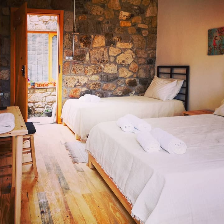 Assos'a Yakın Taş Otel Odasi - Ayvacık