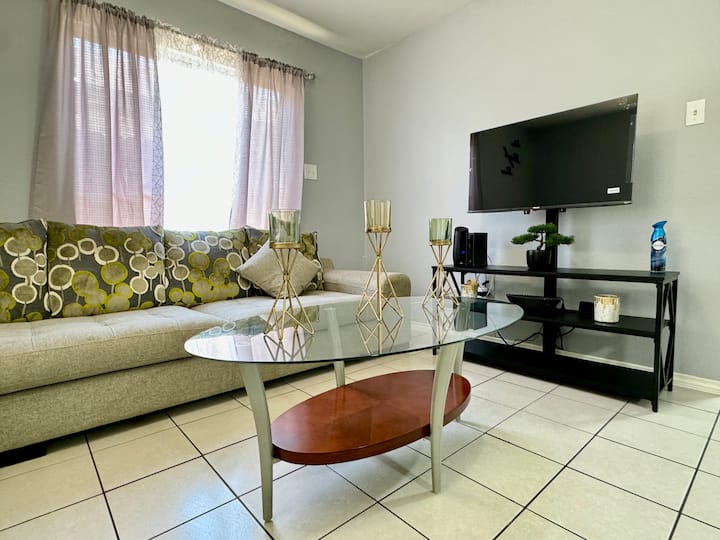 4•beds|2baths|extra Room|work & Family Friendly - Laredo