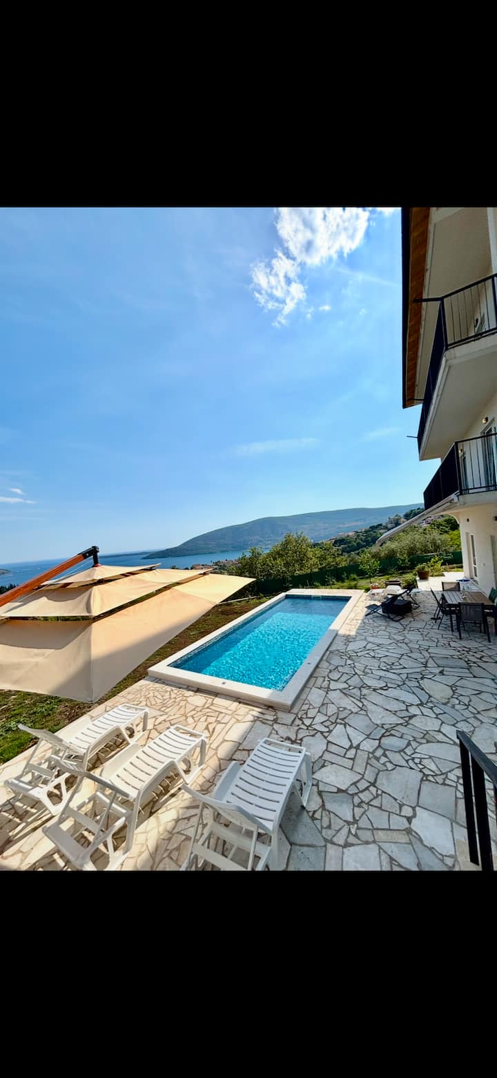 Entire Holiday Home In Olive Garden - Montenegro