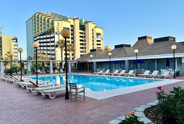 Fun & Sun 
N Ocean Blvd 
Queen Bed & Twin Sofa Bed - Myrtle Beach, SC