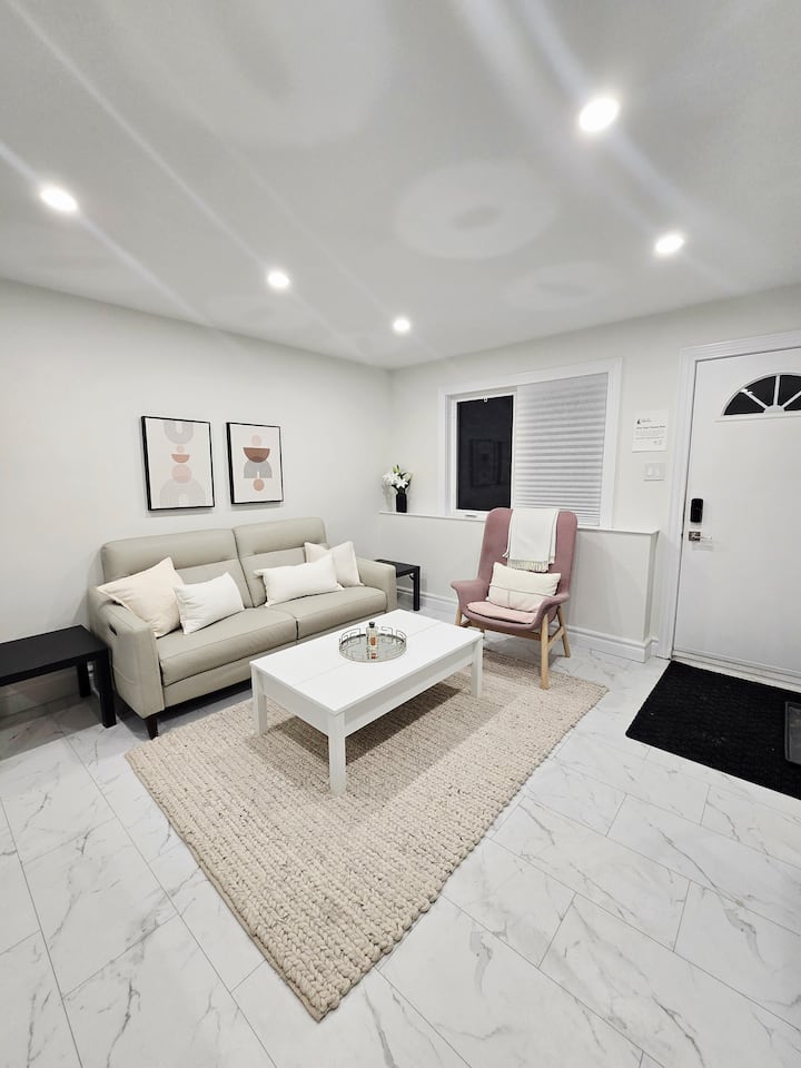 Stylish Ground Suite - Halifax