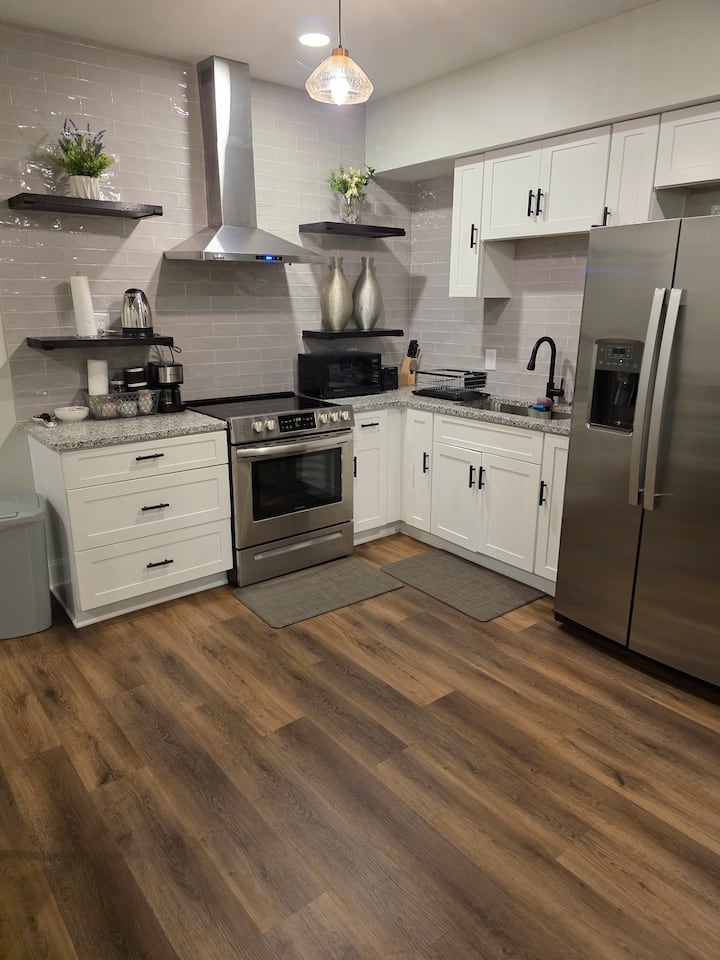 Luxury Guest Home & Office Space.
No Cleaning Fee - Buford, GA