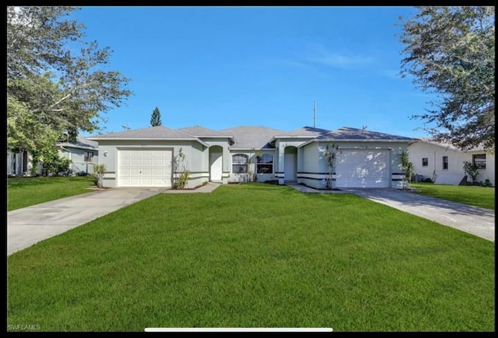 Get To The Beach In Minutes! - Cape Coral, FL