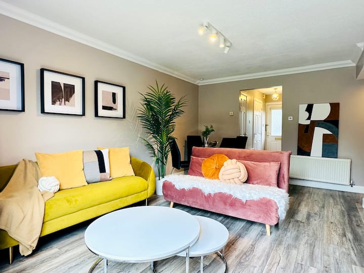 Relaxing Hideaway: Chic 2br Townhouse Urban Oasis - Glasgow