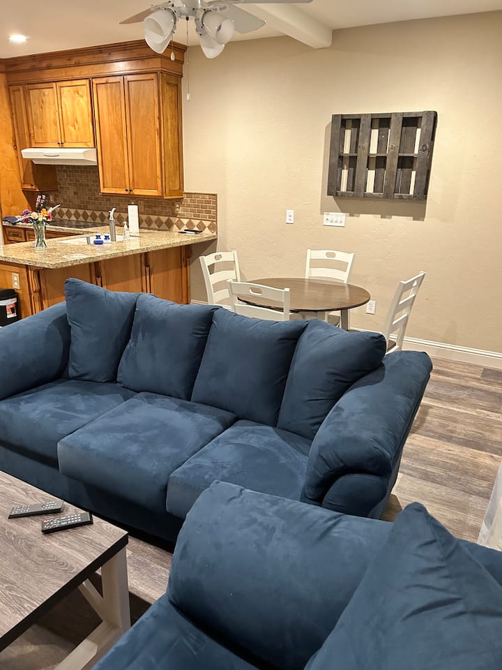 Clovis Studio, All To Yourself - 克洛維斯