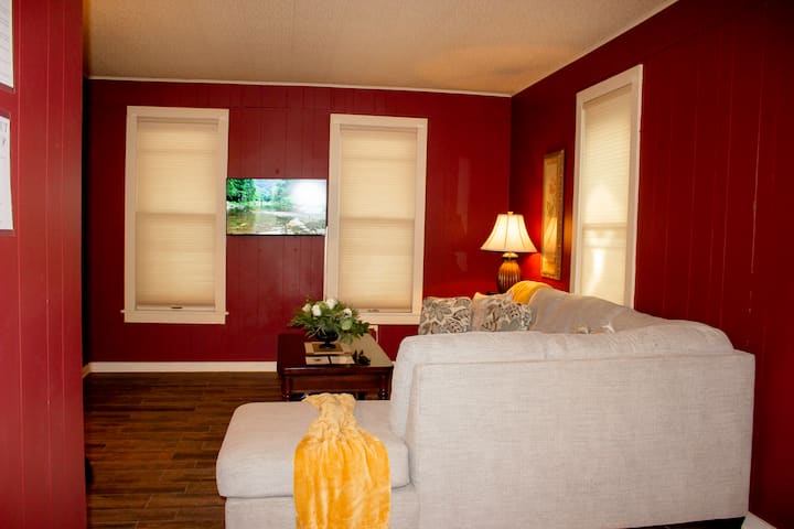 Timeless Victorian Home 2 Beds 1 Bath - Eagle Lake, Madison Lake