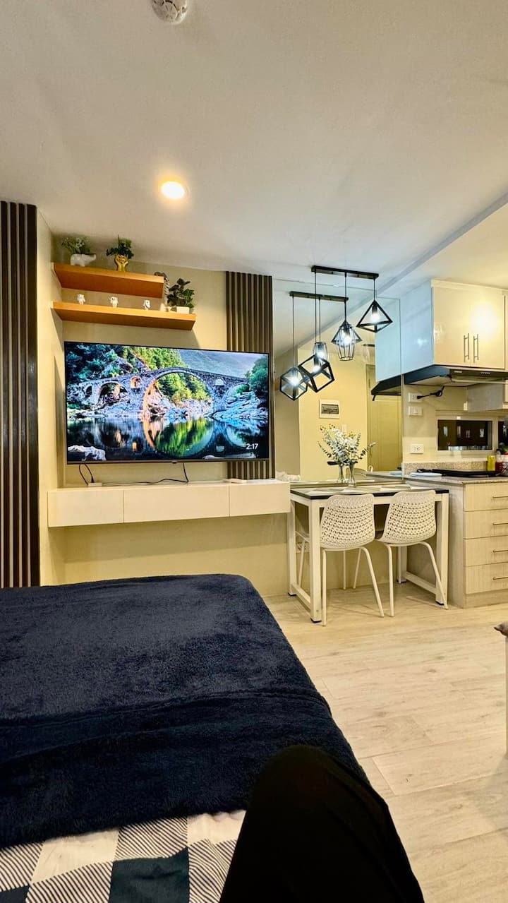 Ck Cebucondo
28thflr Nr Ayala,it,sm
W/ Pay Parking - Cebu