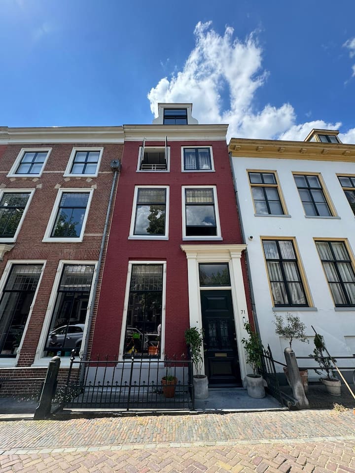 Heel Herenhuis Midden In Het Centrum Aan De Gracht - Nieuwegein