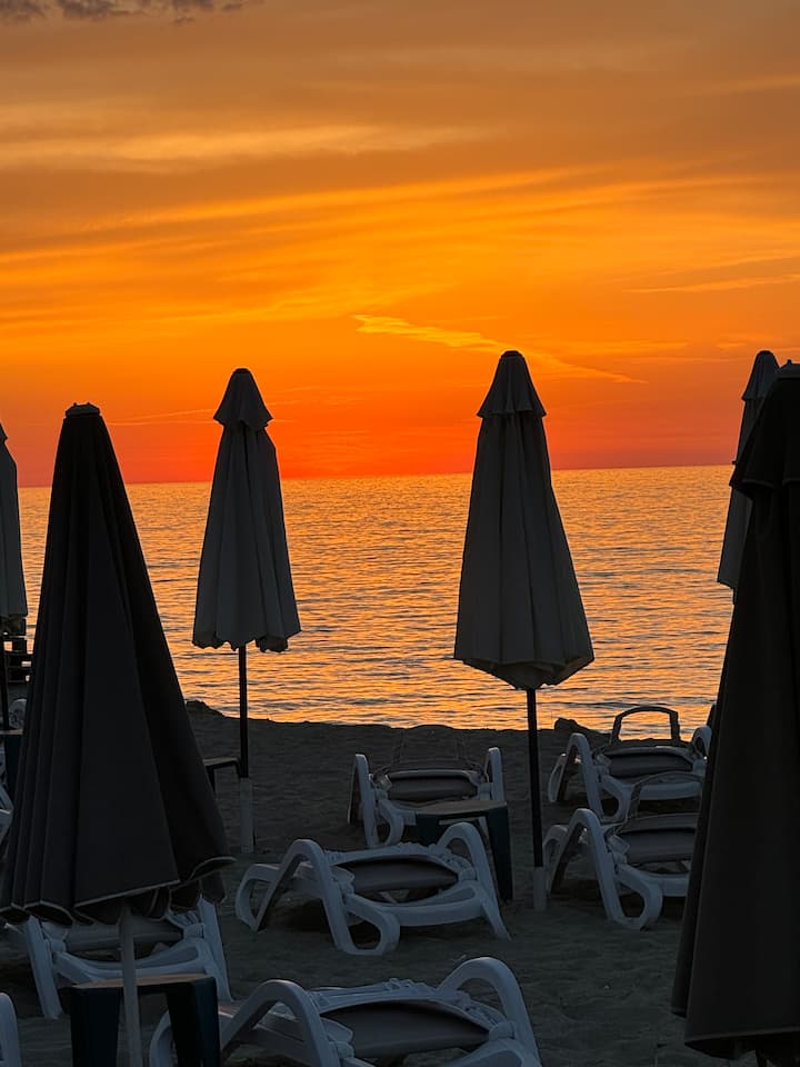 Big Apartment Next To The Beach. Modern - Qerret