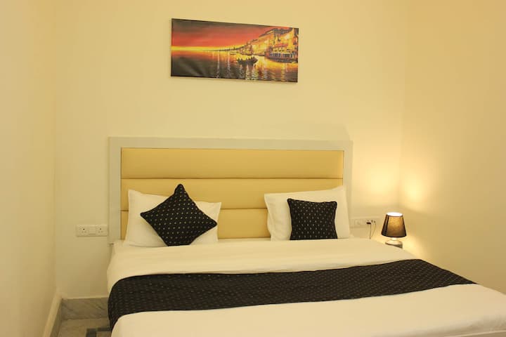 The Nandi International Boutique Home Stay - Varanasi