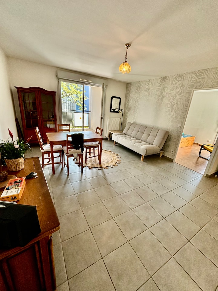 Un Appartement Dans Un Coin Tranquille - Saint-Priest