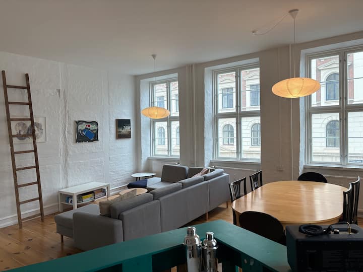 Stor Lejlighed I Indre By - Copenhagen