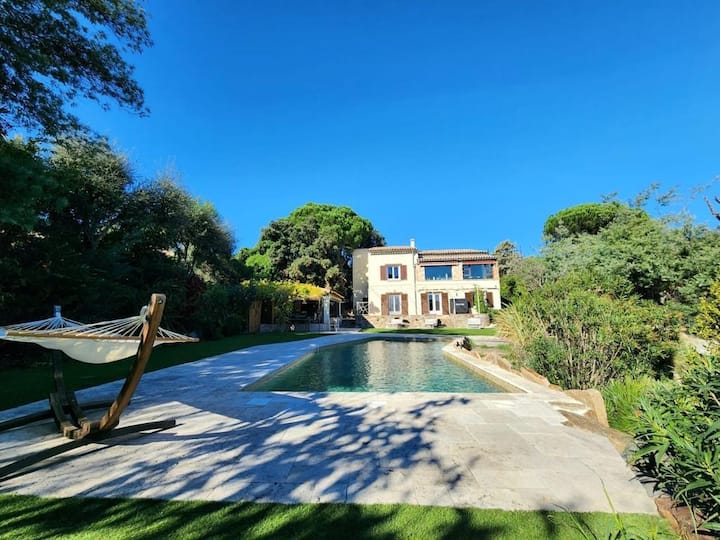 Charmante Villa Et Jardin Avec Piscine - Sainte-Maxime
