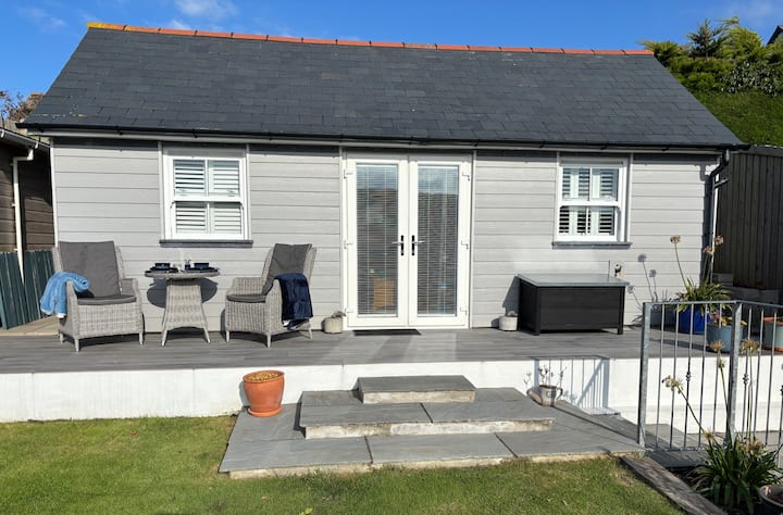 Sunny Chalet With Parking & Patio - Port Isaac