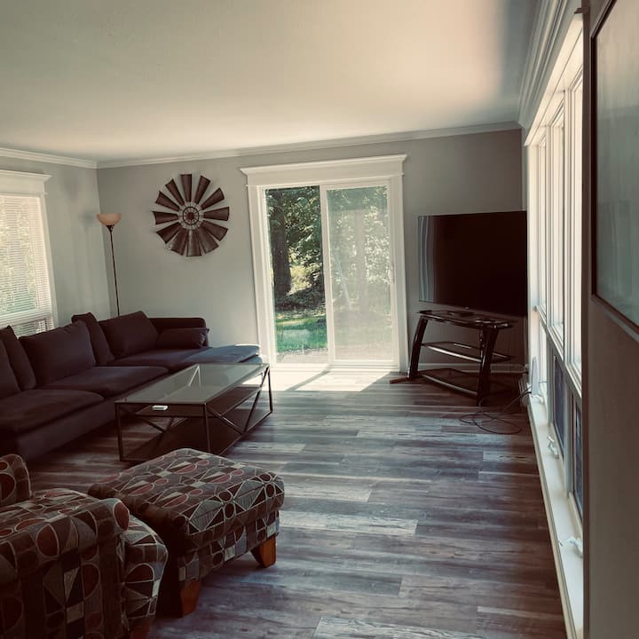 Quiet 12-acre Country Home | Ideal Long Stays - Brookfield, WI