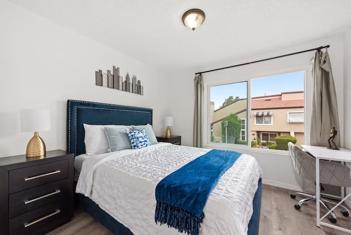 6 Minutes Walk To Irvine Uci - Irvine, CA
