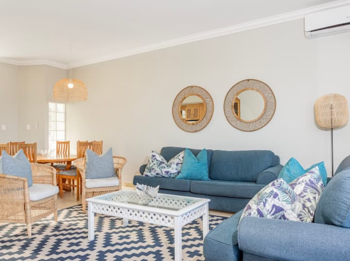 3 Bed Family Friendly Apartment With Sea Views - Dolphin Coast